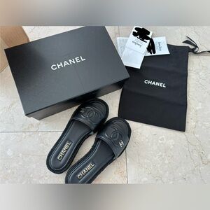 CHANEL | Shoes | Chanel 23c Black Lambskin Leather Cc Logo Slide Sandal ...